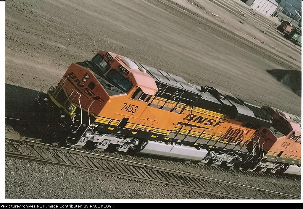 BNSF 7453 rolls west into BNSF Argentine Yard with a manifest train.